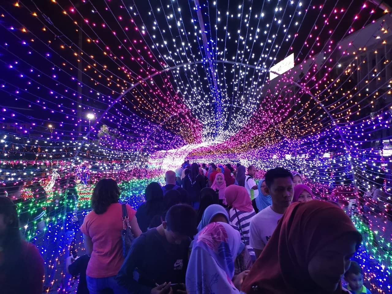 【波波快讯】马来西亚最大型的LED灯光嘉年华LUNA LIGHTS WONDERLAND登陆吉打州！让璀璨的灯饰点亮你12月的夜晚吧