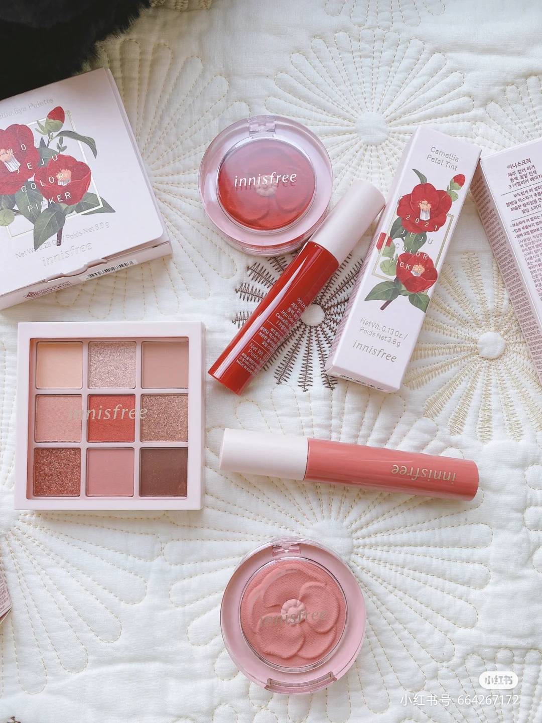 1月份彩妆新品懒人包！Innisfree超疗愈的山茶花腮红刷、Fenty Beauty爆闪钻石高光