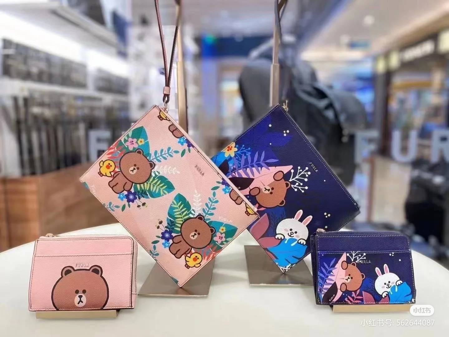 抢钱天团来袭！FURLA跨界合作，与 LINE Friends 联手推出超萌胶囊系列！