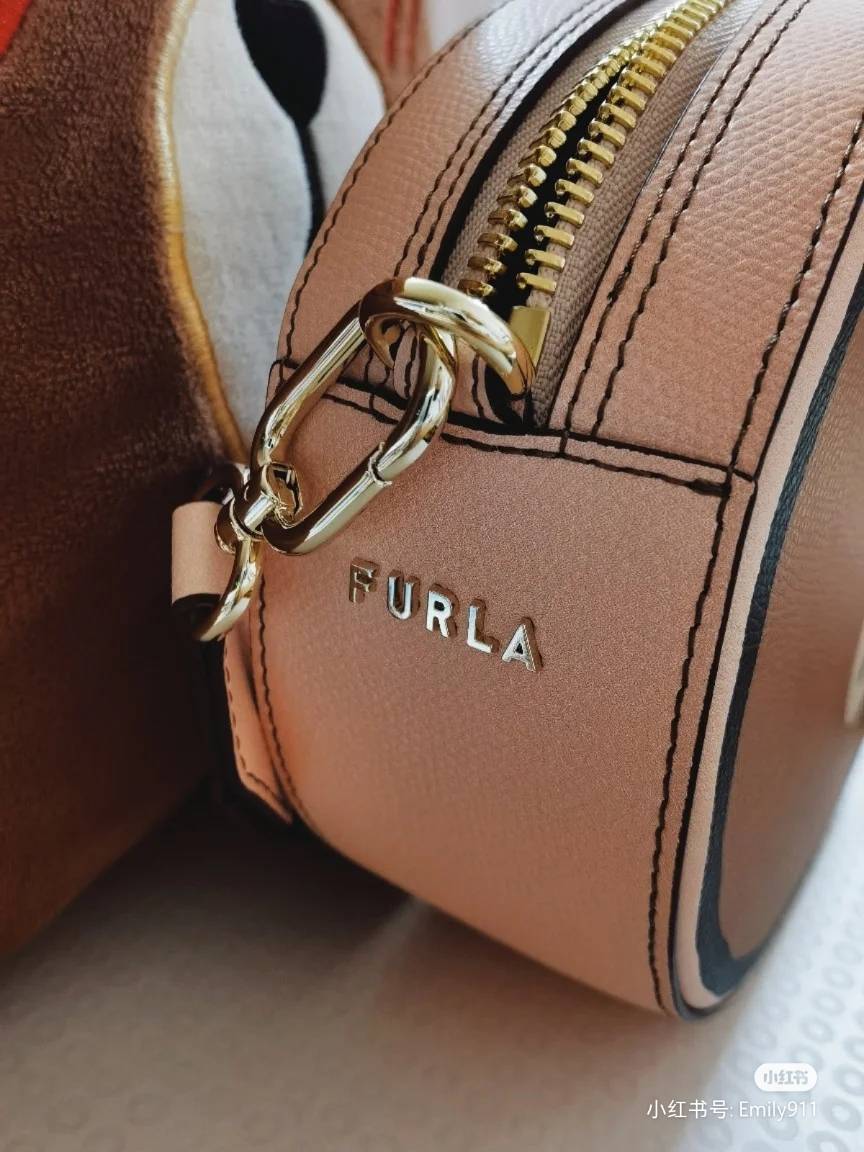 抢钱天团来袭！FURLA跨界合作，与 LINE Friends 联手推出超萌胶囊系列！
