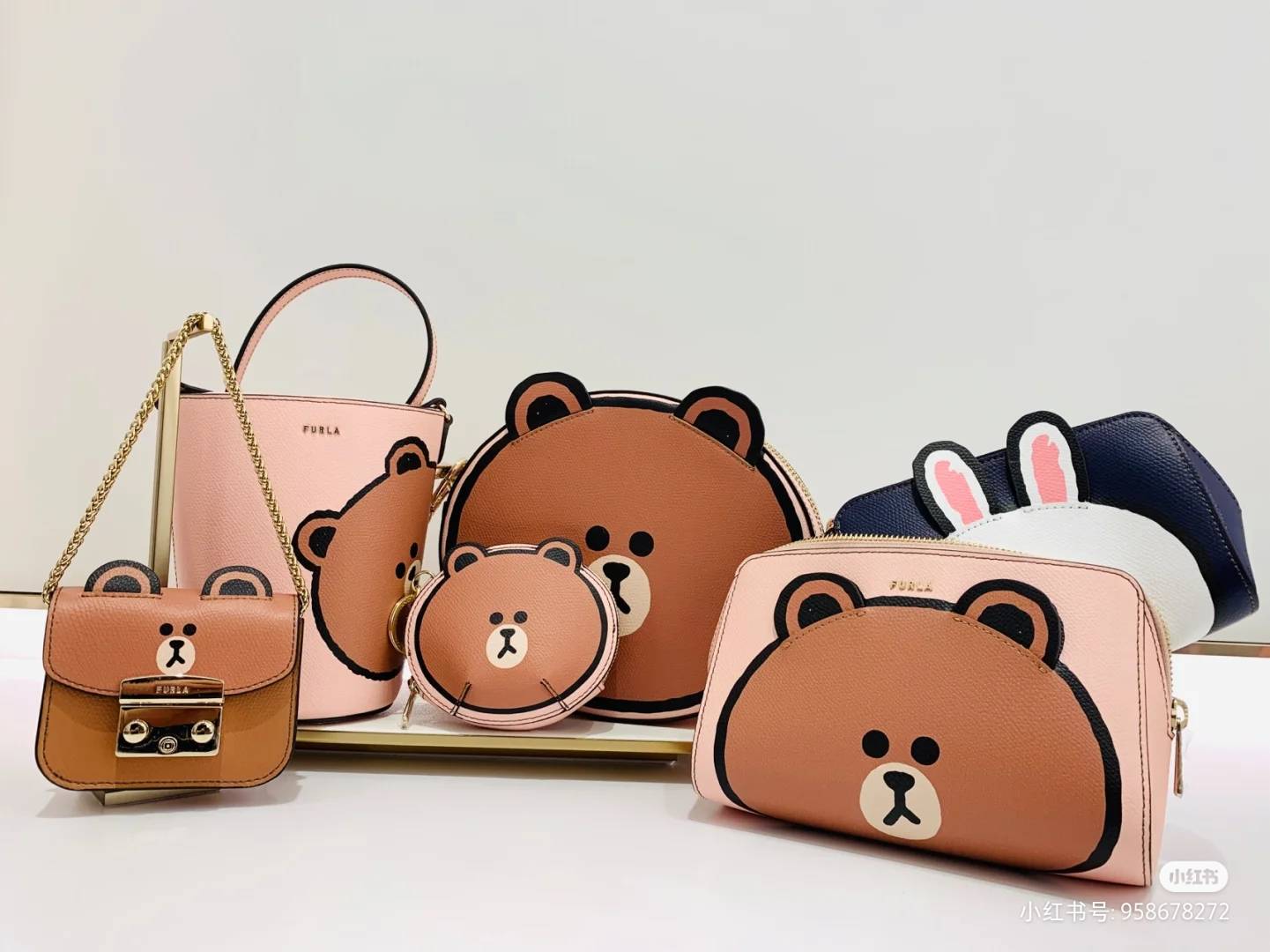 抢钱天团来袭！FURLA跨界合作，与 LINE Friends 联手推出超萌胶囊系列！