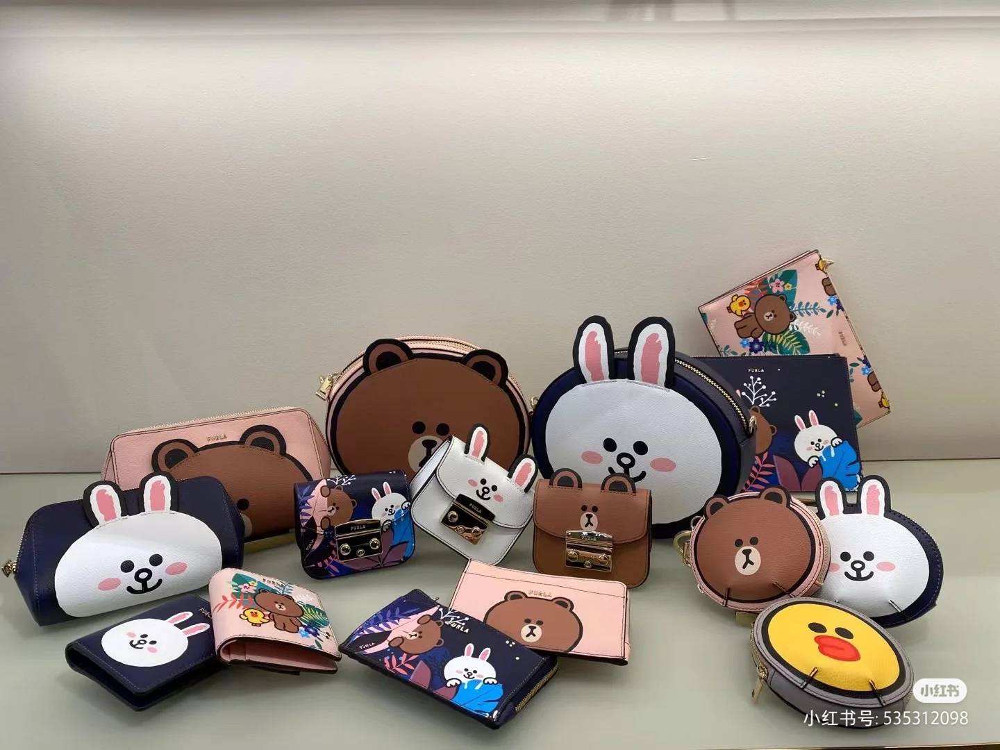抢钱天团来袭！FURLA跨界合作，与 LINE Friends 联手推出超萌胶囊系列！