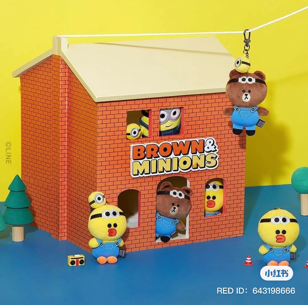 LINE FRIENDS x MINIONS震撼联名！天底下最萌的生物合作，BROWN穿上小黄人经典牛仔吊带裤