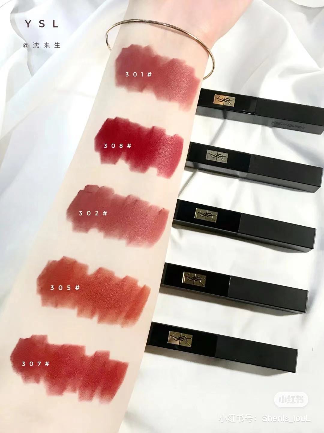 【波波快讯】YSL小黑条即将上市，这锻面光感的雾面唇让人目不转睛，酷到爆炸！