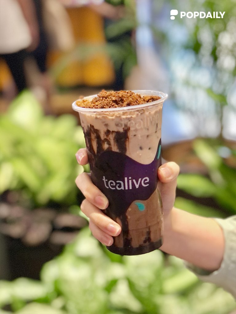 神仙联名再加一！Tealive x Famous Amos推「Famous Coco Lava」，浓郁巧克力滋味让人零抵抗！