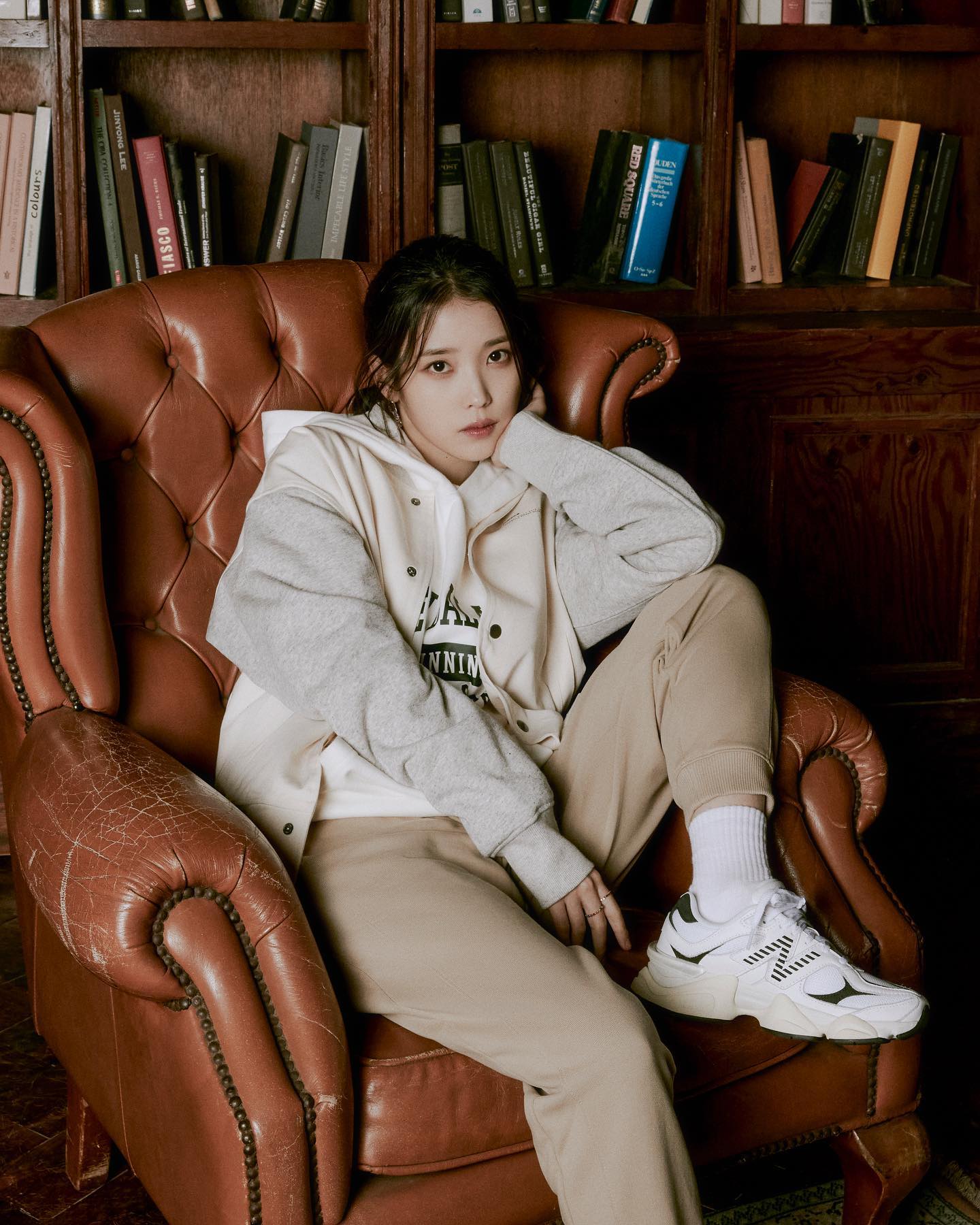 TOP 6「IU同款New Balance」潮鞋推荐！街头感潮酷风格逼人，小心男友也抢着要穿