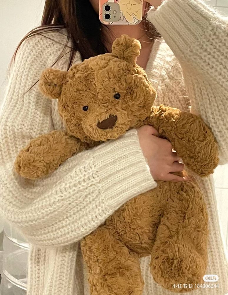 【品牌故事】一分钟带你了解 Jellycat！娃娃界的巨头，让大人比小孩更沉迷，揭秘怎样都戒不掉的秘密！